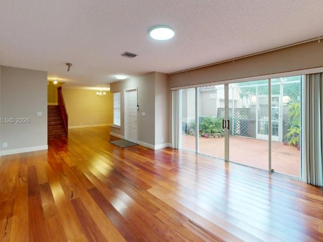 3 BR, 3 BA in Embassy Lakes