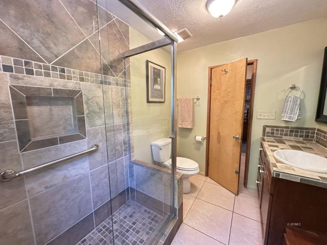 3 BR, 3 BA in Idyllwild Pine Cove