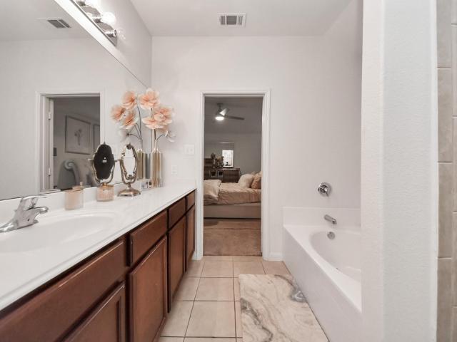 3 BR, 3 BA in Sterling Lakes West