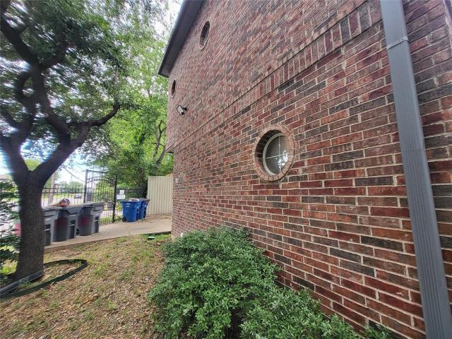 3 BR, 3 BA in Roseland