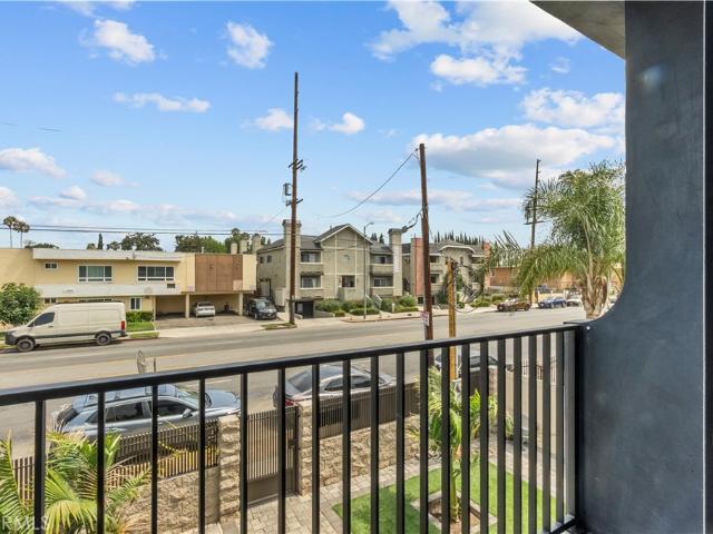 3 BR, 3 BA in Valley Glen