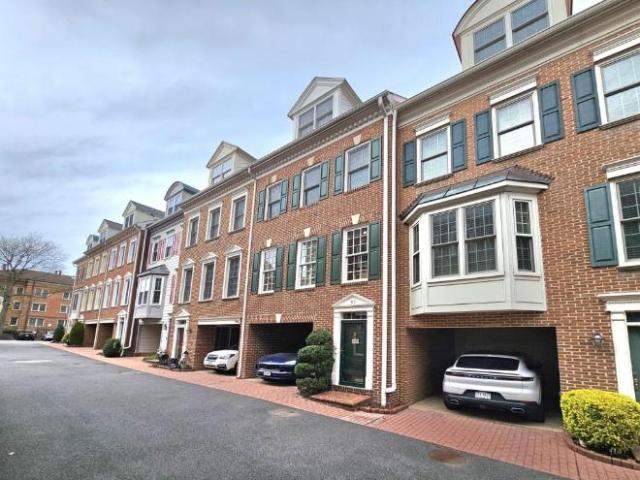 3 Br, 4 bath, Townhouse 315 Hearthstone Mews