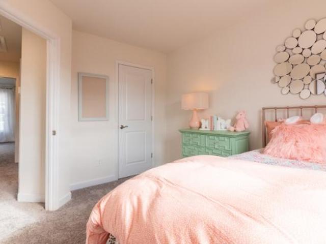 3 Br, 4 bath, Townhouse/Brownstone/RowHouse 1071 Balsam Ln