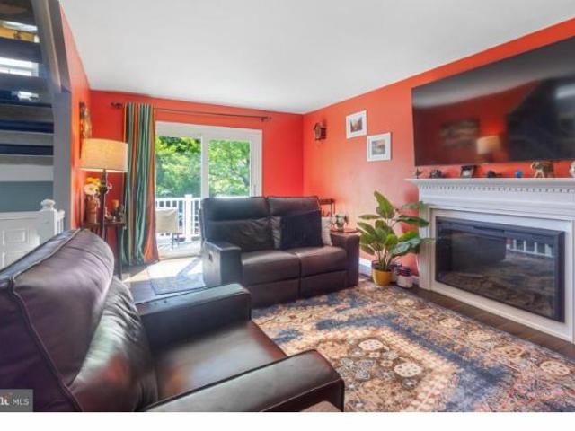 3 Br, 4 bath, Townhouse/Brownstone/RowHouse 10320 Faire Commons Court