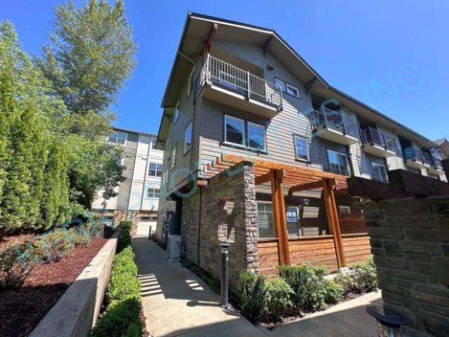 3 Br, 4 bath, Townhouse/Brownstone/RowHouse 12003 Southeast High Creek Rd