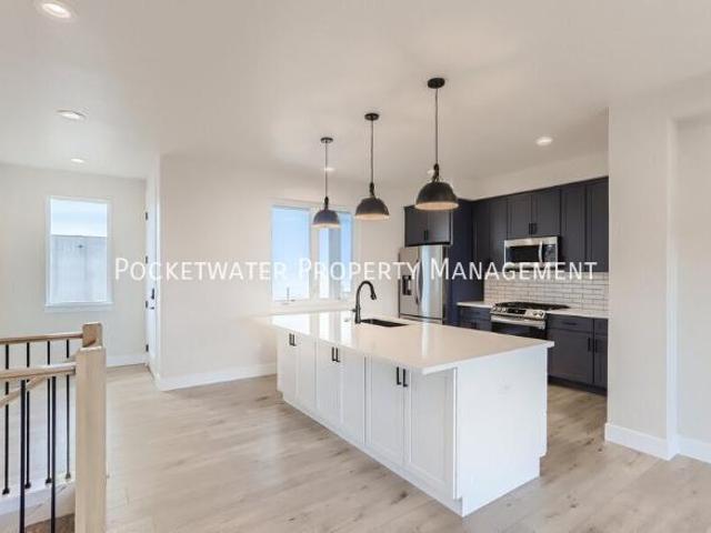 3 Br, 4 bath, Townhouse/Brownstone/RowHouse 1343 Baker Street