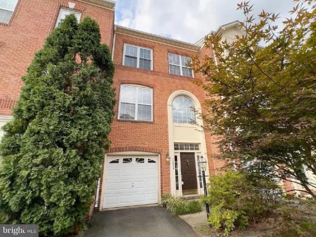 3 Br, 4 bath, Townhouse/Brownstone/RowHouse 13030 Park Crescent Circle