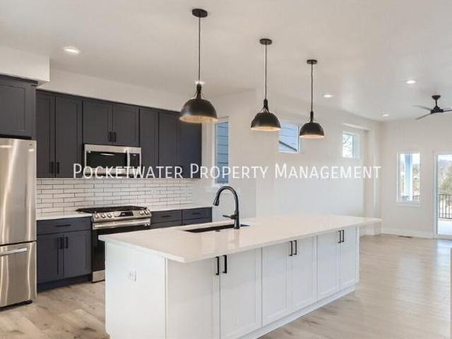 3 Br, 4 bath, Townhouse/Brownstone/RowHouse 1333 Baker St