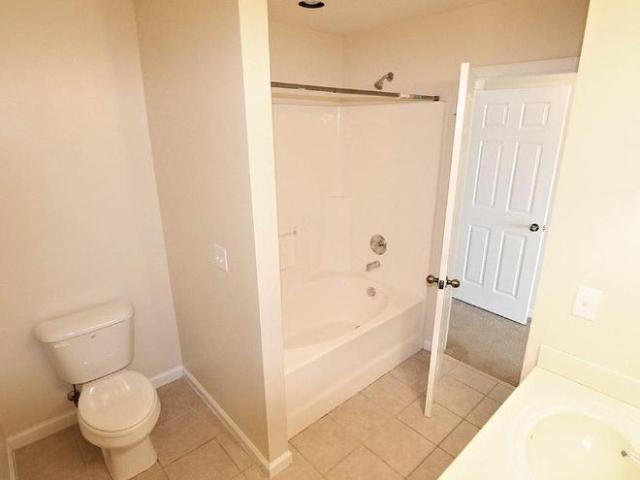 3 Br, 4 bath, Townhouse/Brownstone/RowHouse 143 Dove Cottage Ln