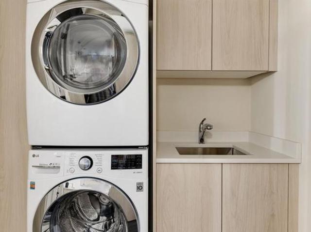 3 Br, 4 bath, Townhouse/Brownstone/RowHouse 2345 W Morse