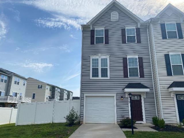 3 Br, 4 bath, Townhouse/Brownstone/RowHouse 2677 Bears Den Dr