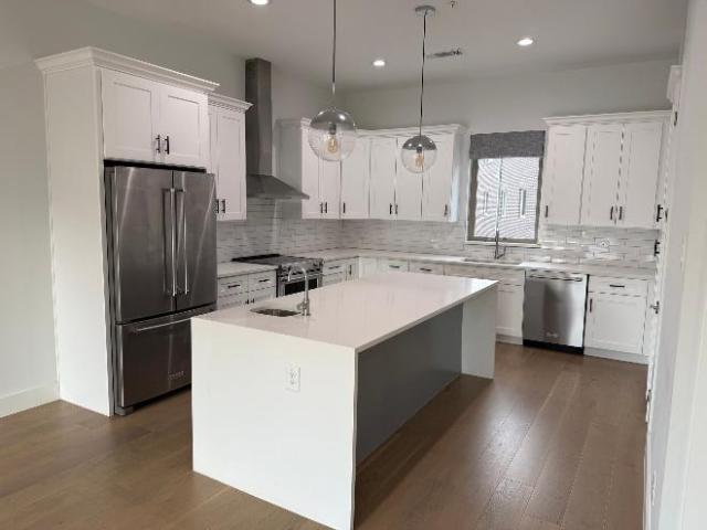 3 Br, 4 bath, Townhouse/Brownstone/RowHouse 2620 Valley View Ln