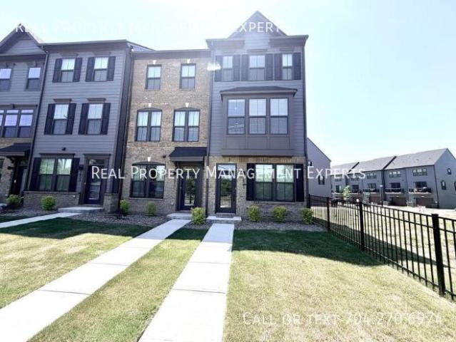 3 Br, 4 bath, Townhouse/Brownstone/RowHouse 2841 Statesville Ave