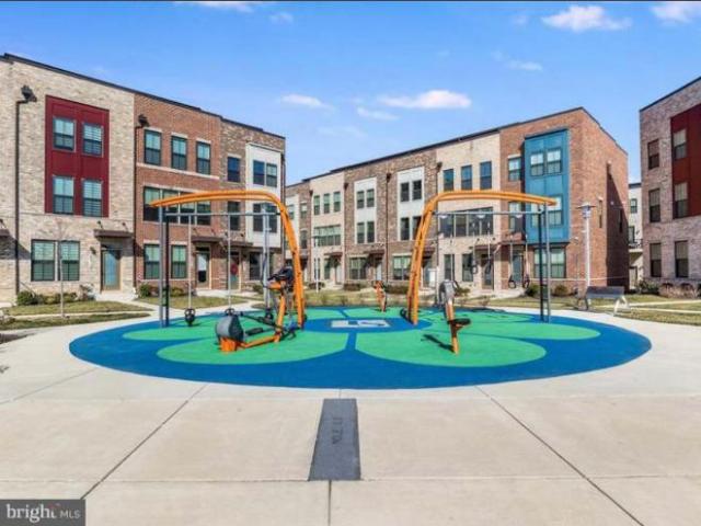 3 Br, 4 bath, Townhouse/Brownstone/RowHouse 2821 Evansgreen