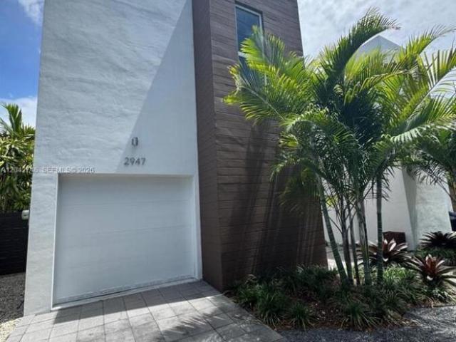 3 Br, 4 bath, Townhouse/Brownstone/RowHouse 2947 SW 27th Ter