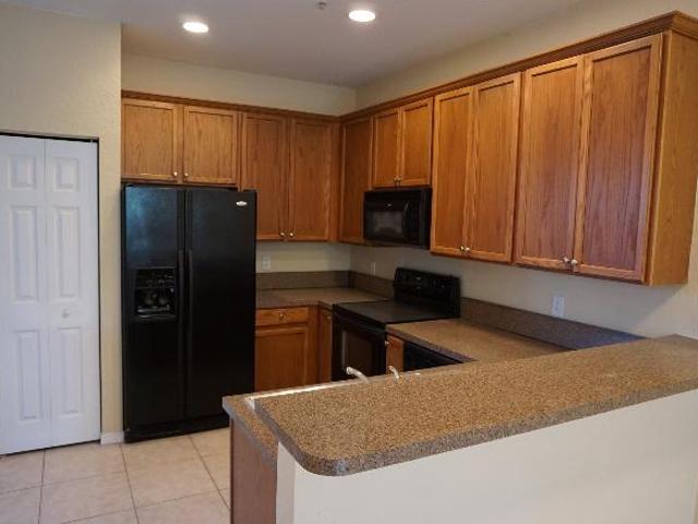 3 Br, 4 bath, Townhouse/Brownstone/RowHouse 335 E Thatch Palm