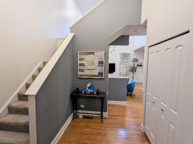 3 Br, 4 bath, Townhouse/Brownstone/RowHouse 394 E Tall Oaks Ln