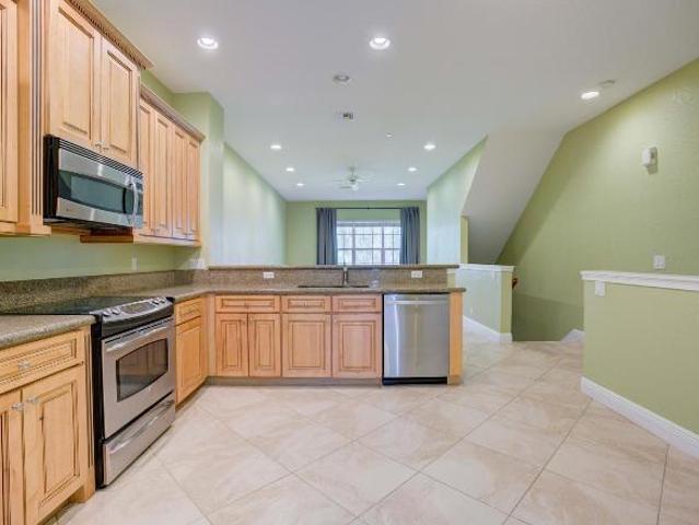 3 Br, 4 bath, Townhouse/Brownstone/RowHouse 5113 Artesa Way W