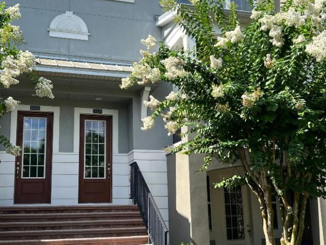 3 Br, 4 bath, Townhouse/Brownstone/RowHouse 525 Lanark Ct