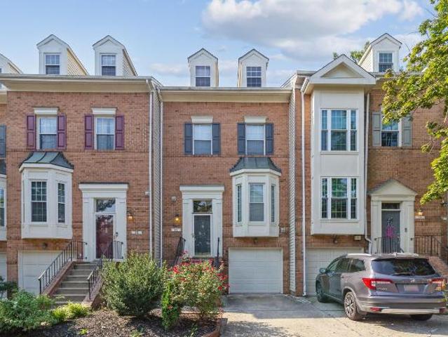 3 Br, 4 bath, Townhouse/Brownstone/RowHouse 52 Silver Moon Dr