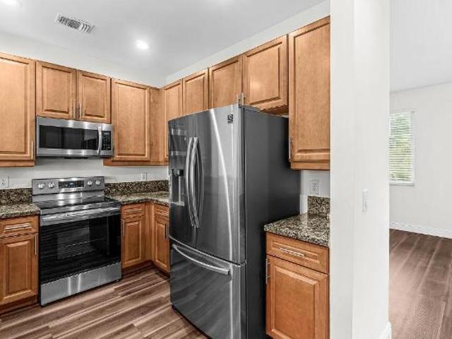 3 Br, 4 bath, Townhouse/Brownstone/RowHouse 536 N West 39th Circle
