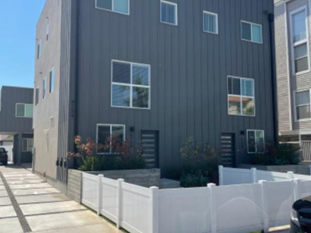 3 Br, 4 bath, Townhouse/Brownstone/RowHouse 6758 W 86th Pl