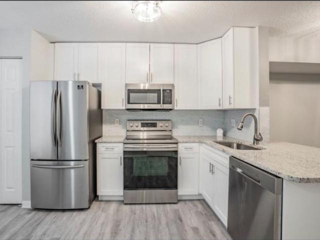 3 Br, 4 bath, Townhouse/Brownstone/RowHouse 704 Brigadoon Dr