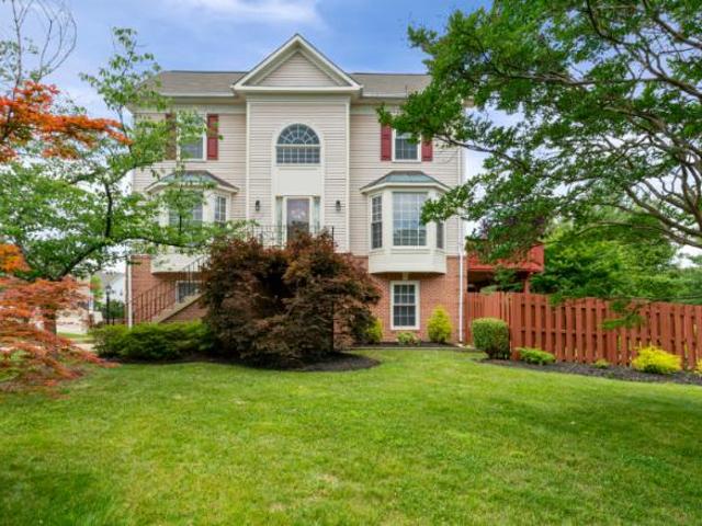 3 Br, 4 bath, Townhouse/Brownstone/RowHouse 7073 Kings Manor Drive