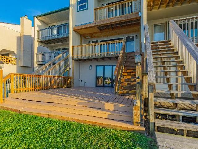 3 Br, 4 bath, Townhouse/Brownstone/RowHouse 810 Eglin Pkwy NE