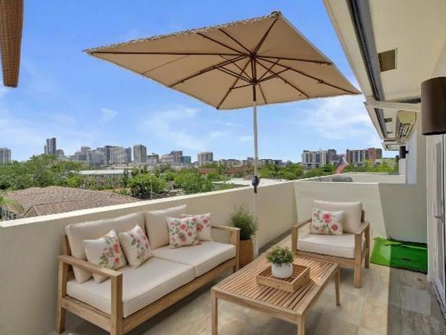 3 Br, 4 bath, Townhouse/Brownstone/RowHouse 820 NE 7th St