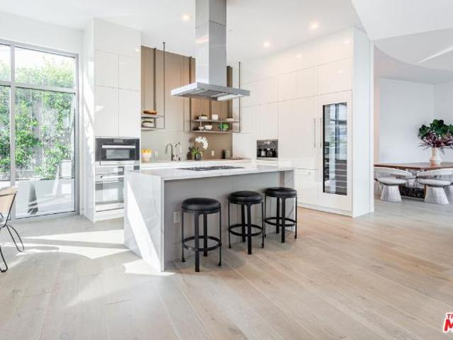 3 Br, 4 bath, Townhouse/Brownstone/RowHouse 8600 Wilshire Boulevard #ph20