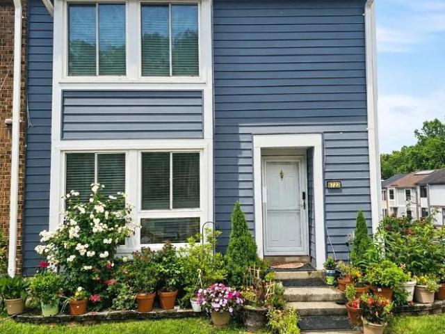 3 Br, 4 bath, Townhouse/Brownstone/RowHouse 8723 Ridge Hollow Ct