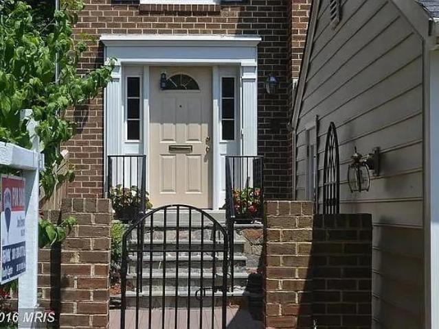 3 Br, 4 bath, Townhouse/Brownstone/RowHouse 9515 Duffer Way