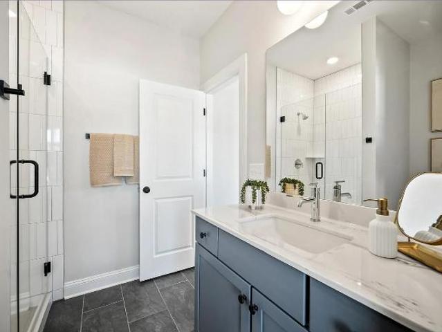 3 Br, 4 bath, Apartment 101 Porter Ln