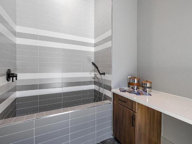 3 Br, 4 bath, Apartment 277 Clifton St SE