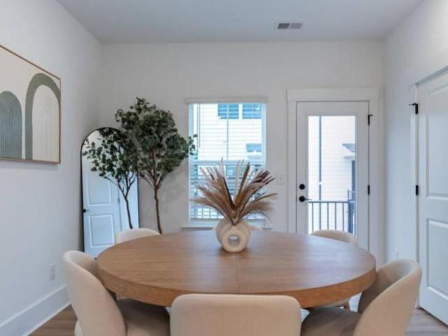 3 Br, 4 bath, Apartment 2701 Rozzelles Ferry Rd