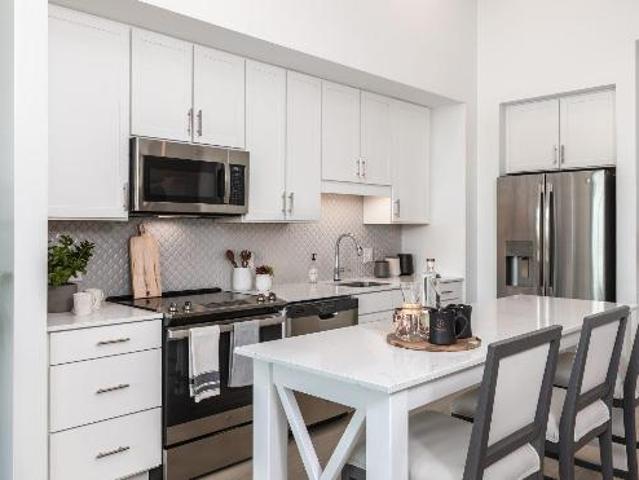 3 Br, 4 bath, Apartment 310 Broad St