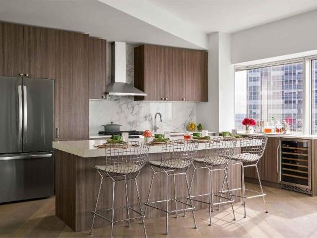 3 Br, 4 bath, Apartment 405 N Ervay