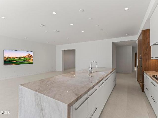 3 Br, 4 bath, Apartment 6587 North Palmeraie Boulevard