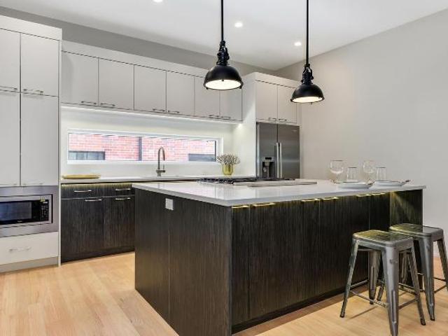 3 Br, 4 bath, Condo 6920 N Western Avenue