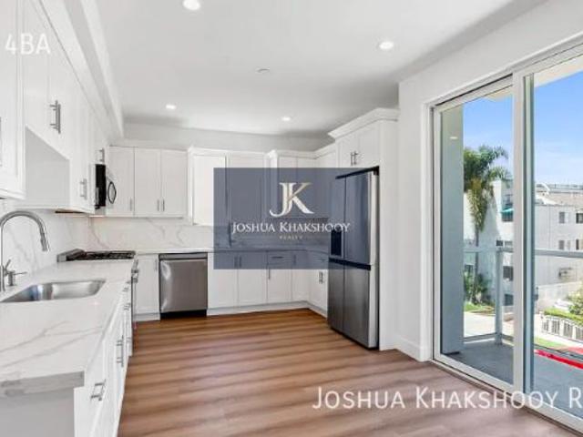 3 Br, 4 bath, Condo 834 S Shenandoah St