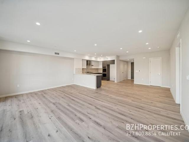 3 Br, 4 bath, Condo 1051 S Corning St