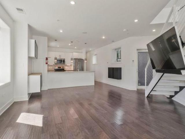 3 Br, 4 bath, Condo 1103 9th St Ne