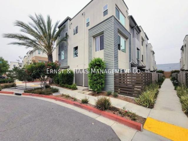 3 Br, 4 bath, Condo 14414 Strawberry Ln