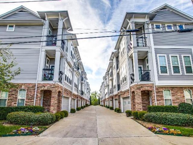 3 Br, 4 bath, Condo 2326 Stutz Dr