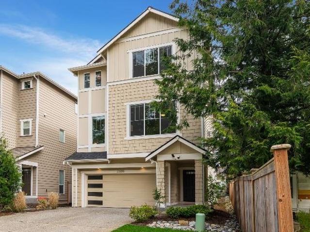 3 Br, 4 bath, Condo 23205 89th Ave W