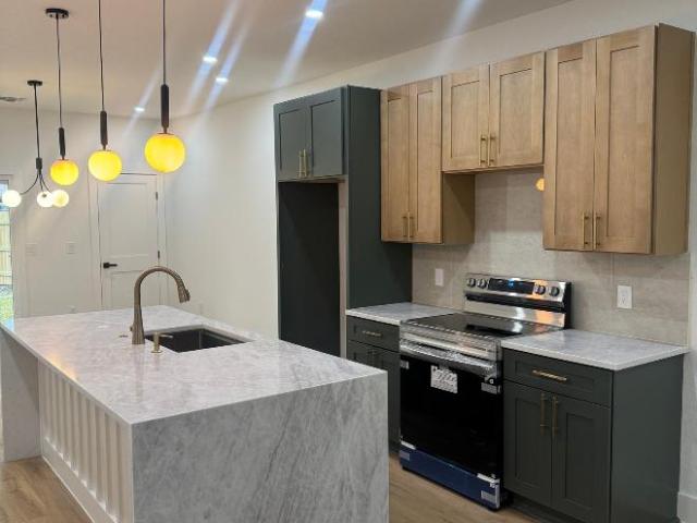 3 Br, 4 bath, Condo 325 Vargas Ally