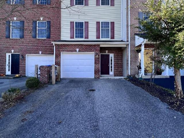 3 Br, 4 bath, Single Family 152 Pumpkin Patch Lane