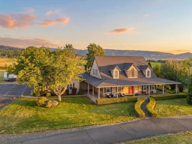 3 Br, 4 bath, Single Family 1760 Minear Rd
