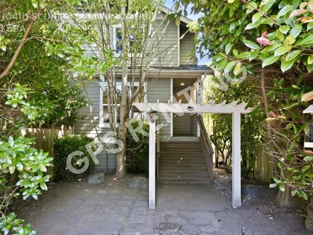 3 Br, 4 bath, Single Family 118 N 104th St
